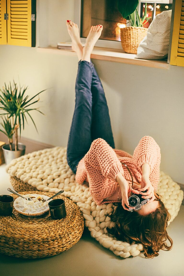 6 Best Stay At Home Outfit Ideas You Need In Your Closet - Trendsenstylez